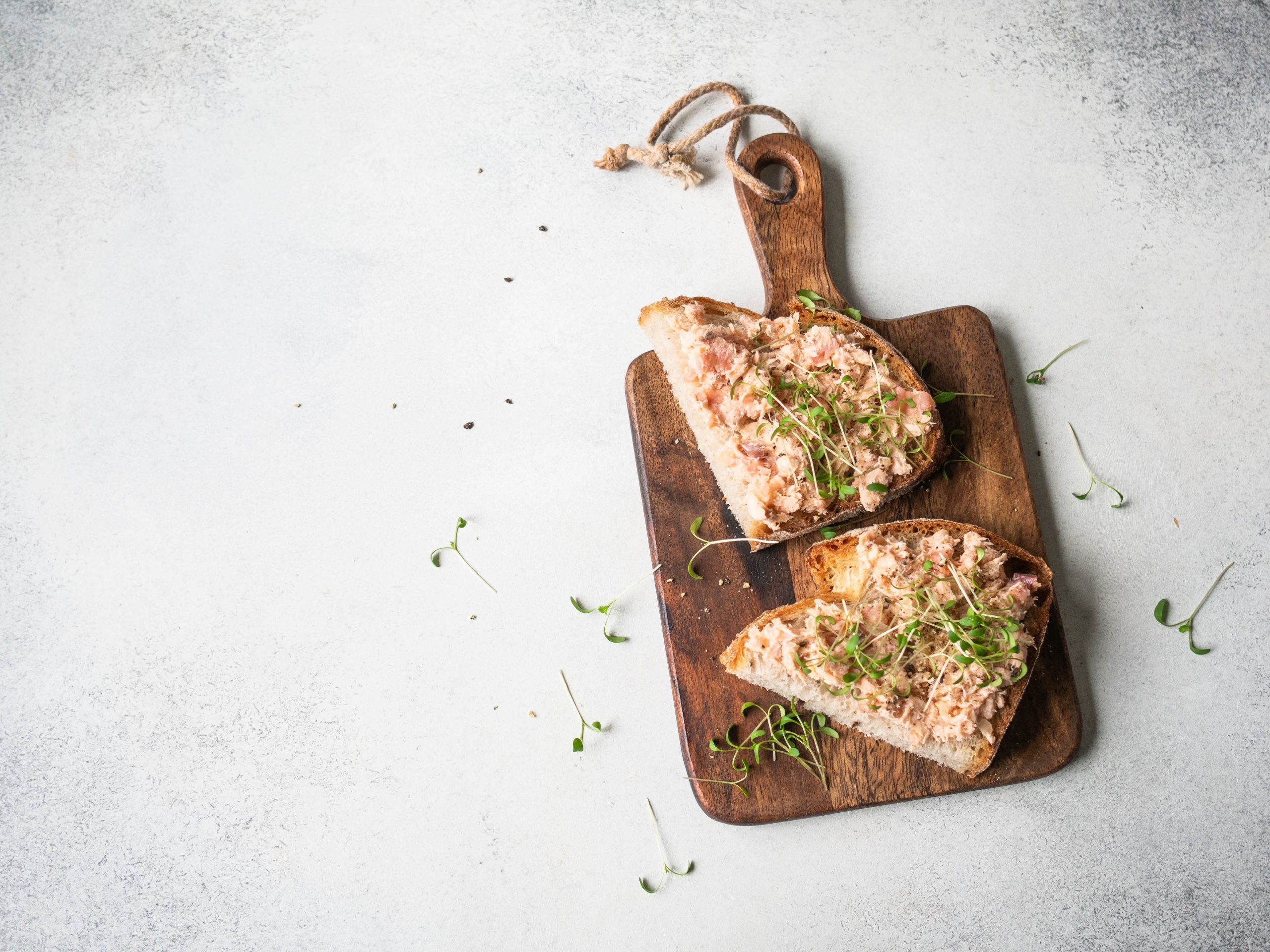 Traditionally Smoked Pepper Mackerel Fillets x2 (140g) | Seafood By Sykes