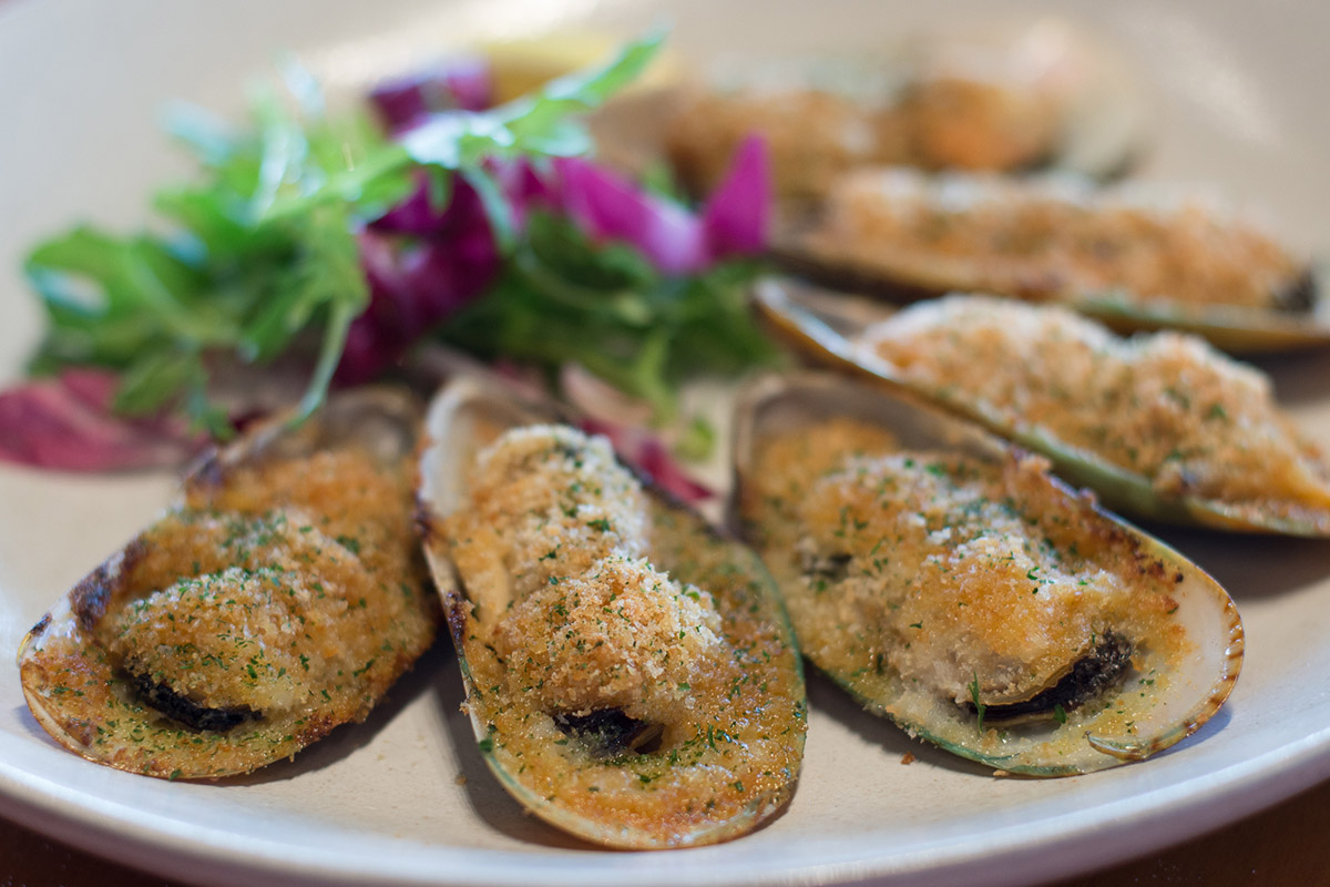 Crispy Thai Baked Green Lip Mussels with Coconut Breadcrumbs | Seafood ...